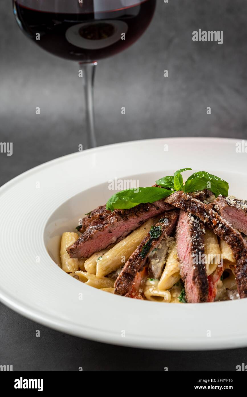 Pasta with sliced beef hi-res stock photography and images - Alamy