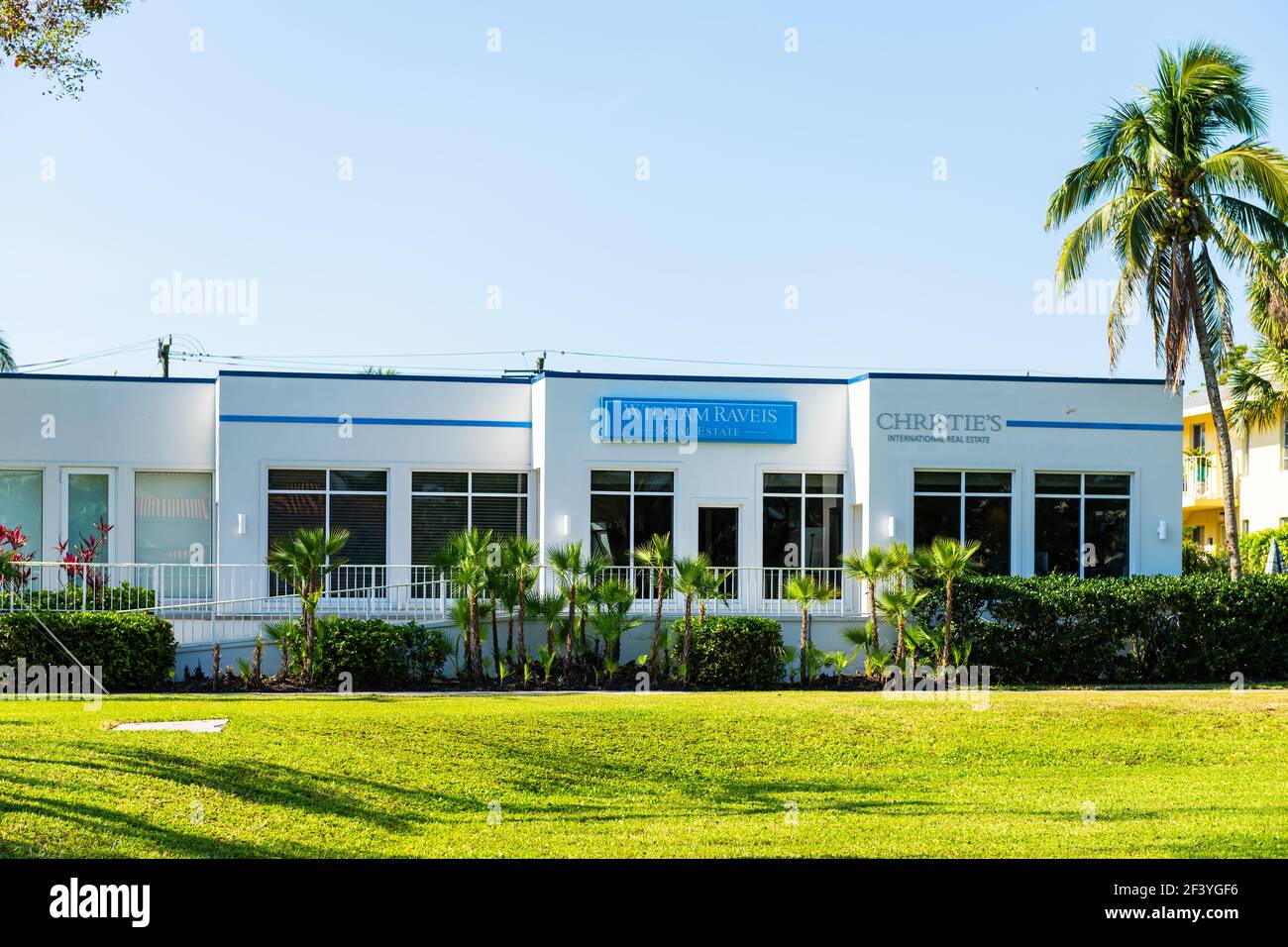 Contact real estate agency hi-res stock photography and images - Alamy