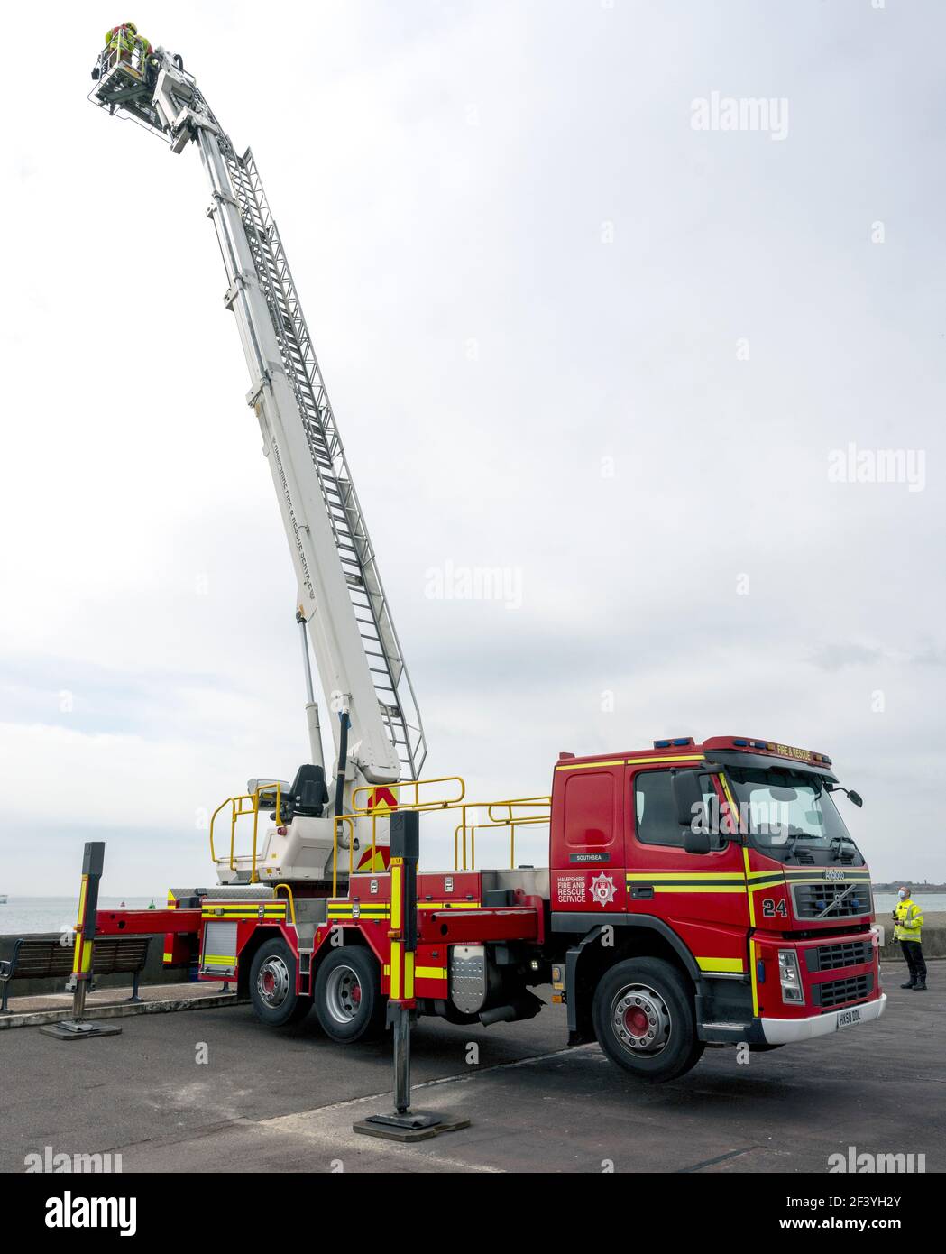 A unit of Hampshire Fire and Rescue undertaking a training exercise on ...