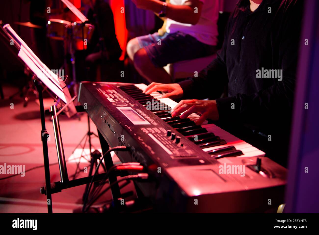 Man plays synthesizer on stage hi-res stock photography and images - Alamy