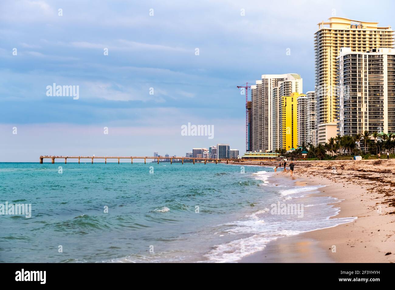 Modern beachfront skyscrapers pier hi-res stock photography and images ...
