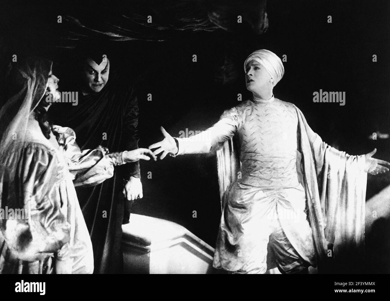 Faust goethe mephisto Black and White Stock Photos & Images - Alamy