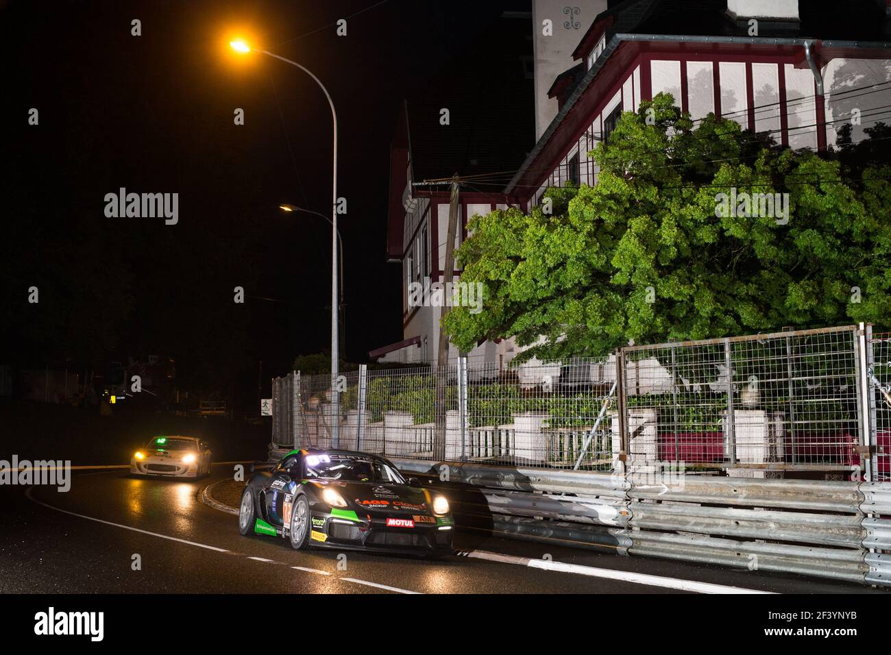 72 CARRIERE Christophe (fra), MAURON Lucas (che), Porsche Cayman GT4 ...