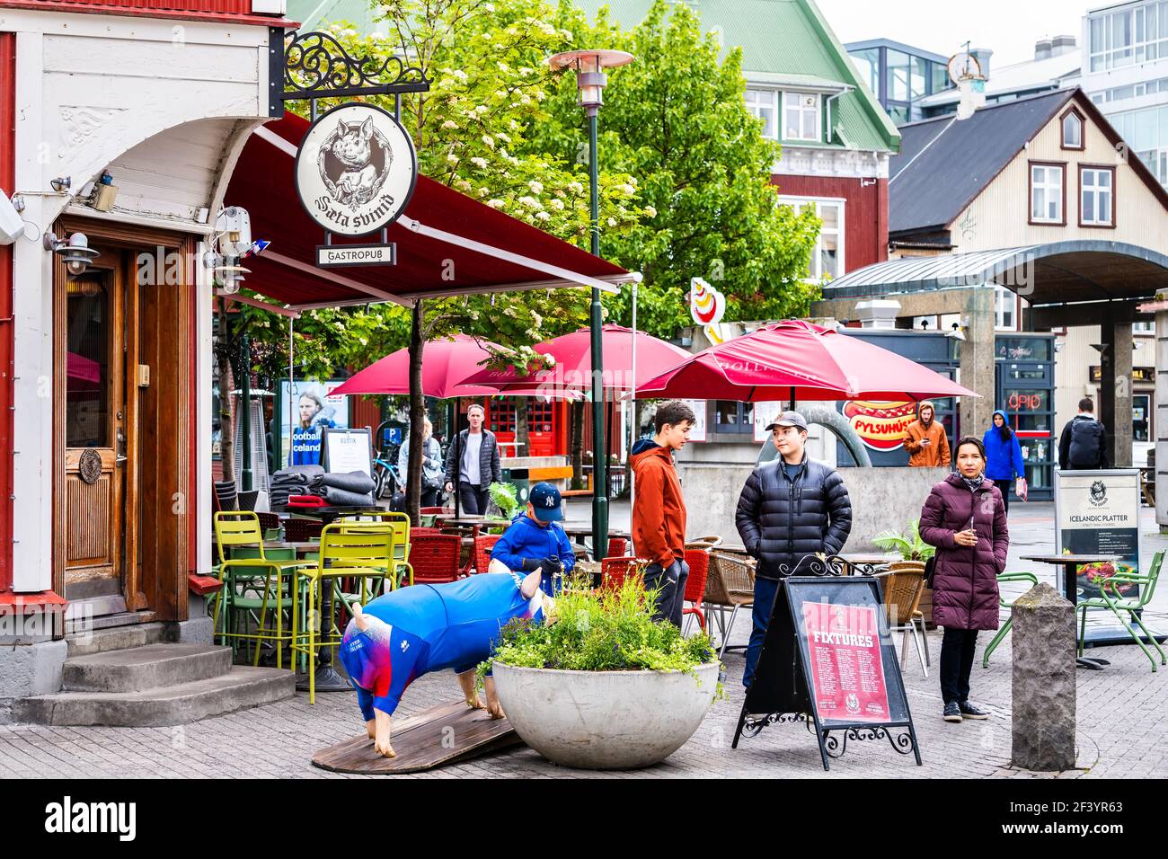 Reykjavik shopping cafe hi-res stock photography and images - Alamy
