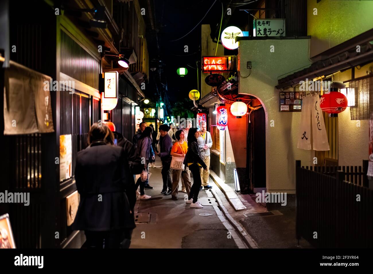 Japan alley hi-res stock photography and images - Alamy