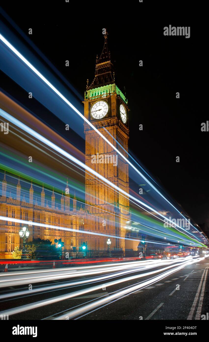 Big Ben, QE2 Tower, Parliament and light trails on Westminster Bridge ...