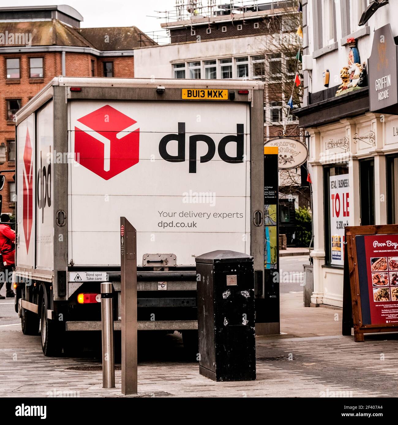 Parcels transport service hi-res stock photography and images - Alamy