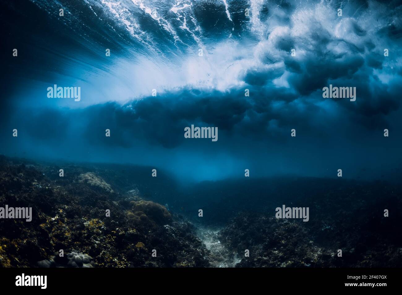 Underwater ocean wave. Transparent water and breaking barrel wave Stock ...