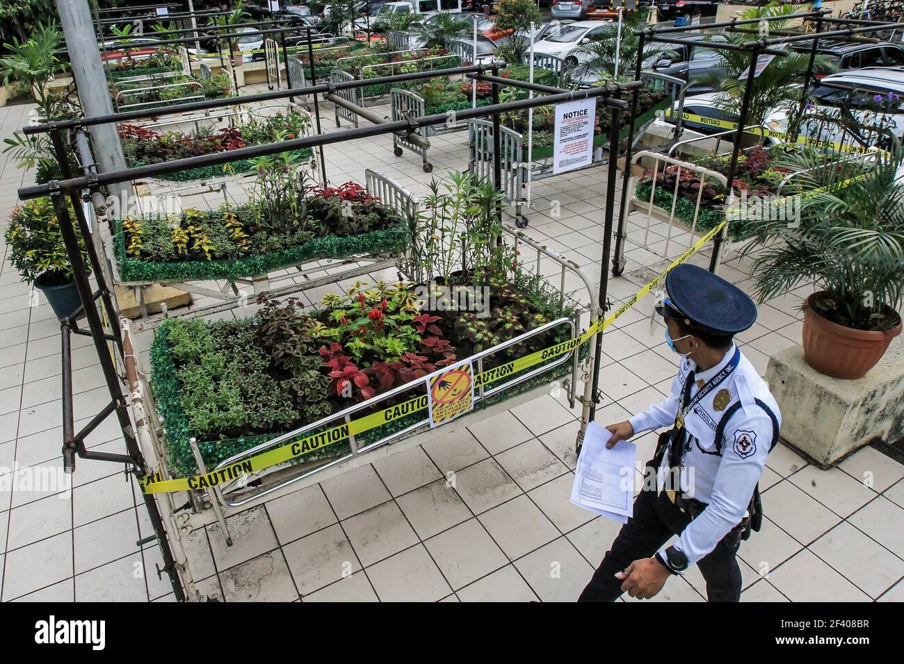 Philippine security guard hi-res stock photography and images - Alamy