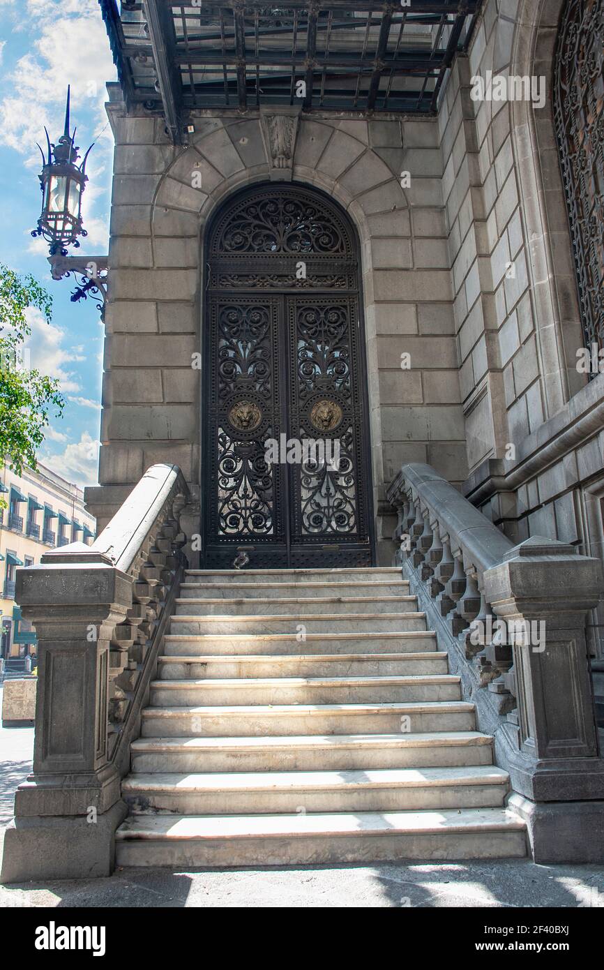 Imposing front door hi-res stock photography and images - Alamy