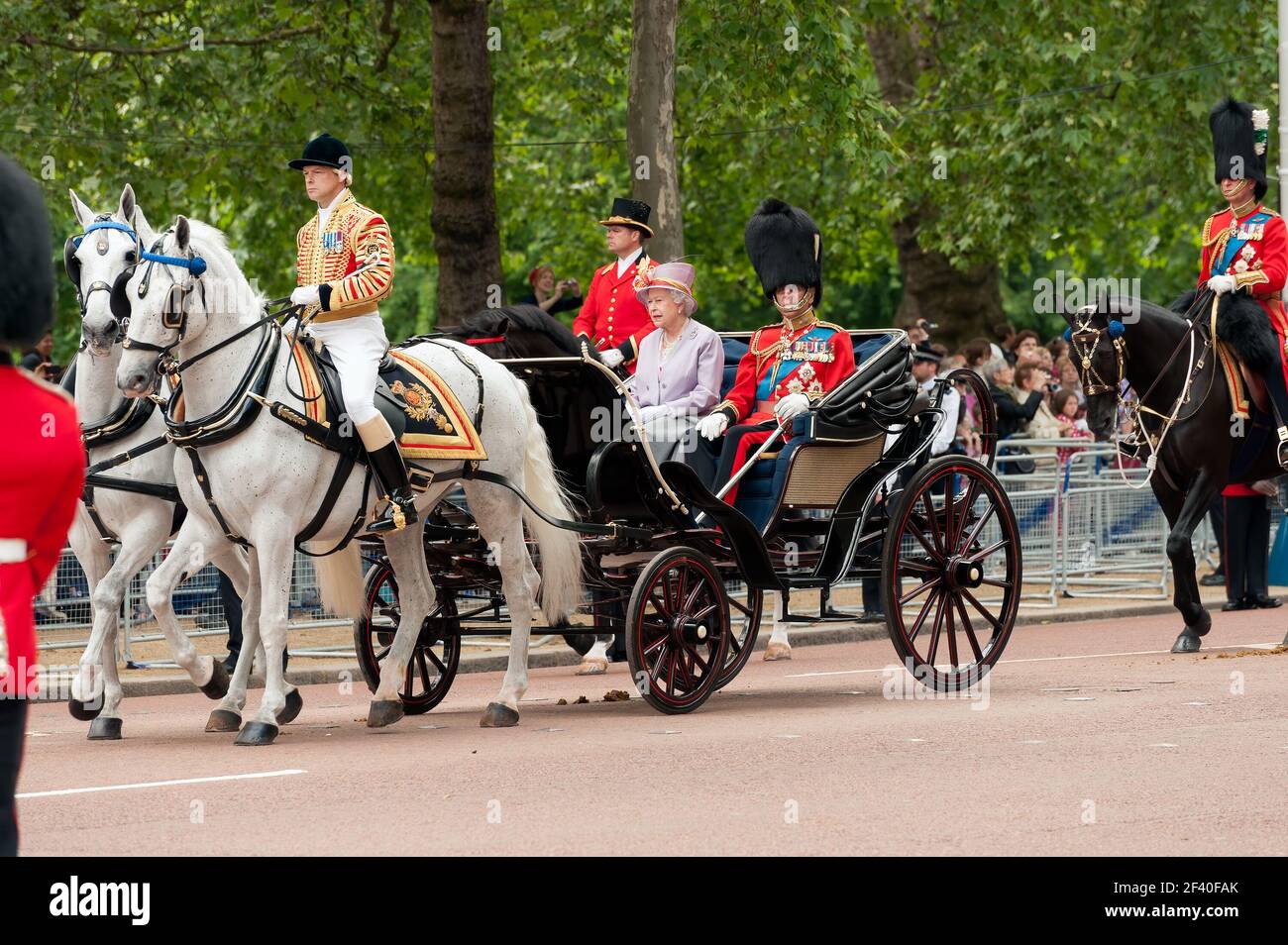 Horse drawn carriage london hi-res stock photography and images - Alamy