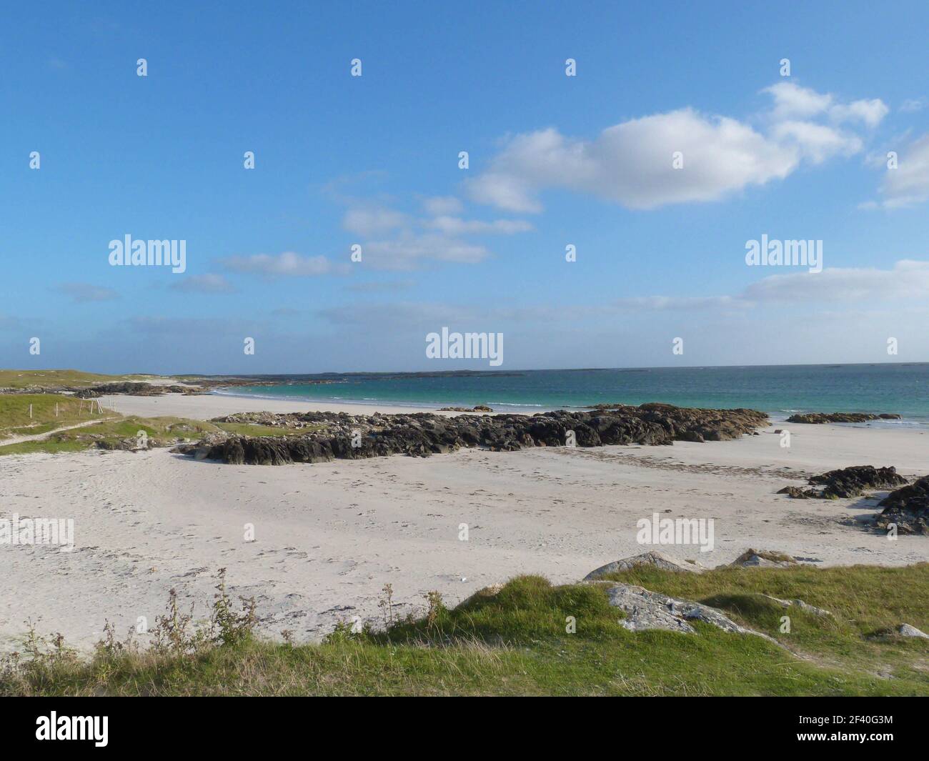 beautiful ireland beach with sunshine and blue sky Stock Photo - Alamy