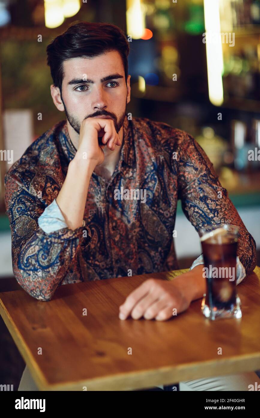 Pub ing hi-res stock photography and images - Alamy