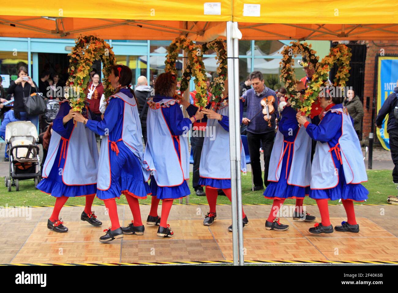 British country dancing hi-res stock photography and images - Alamy