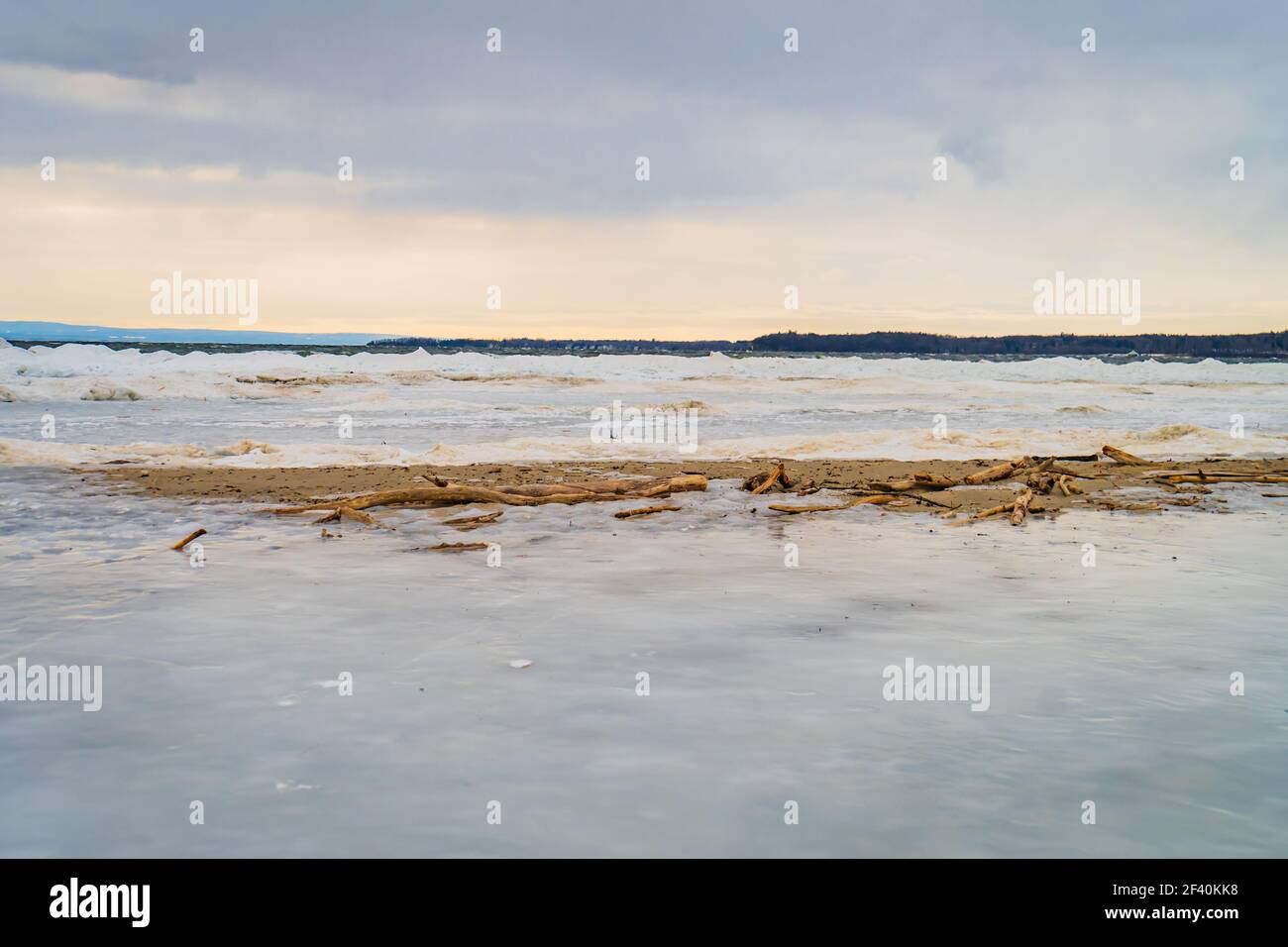 winter horizon on Lake Champlain, Vermont Stock Photo - Alamy
