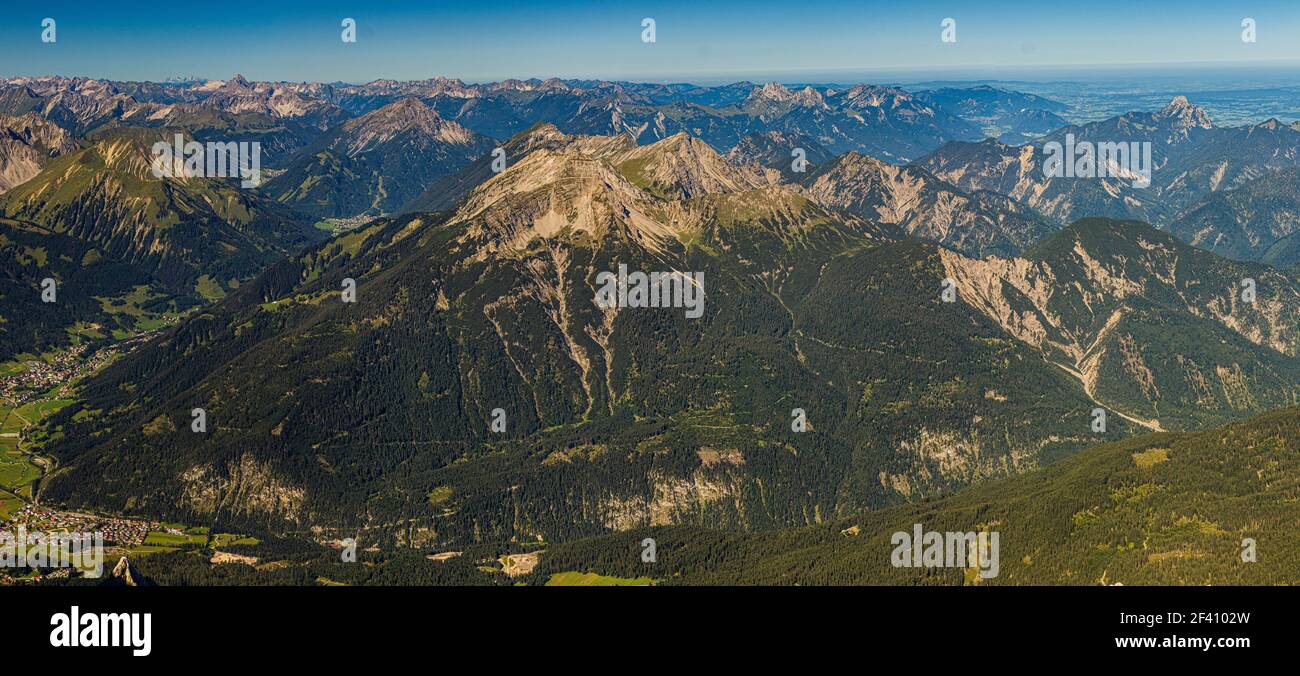 Wetterstein mountains and zugspitze hi-res stock photography and images ...