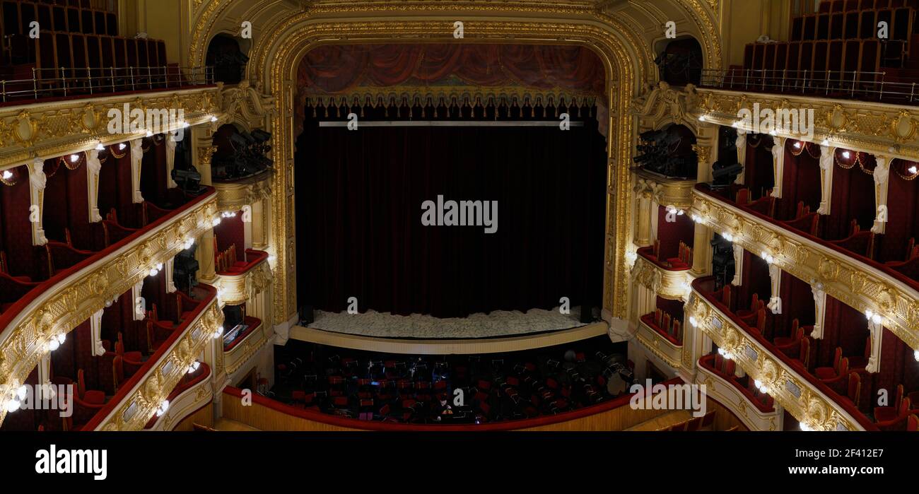 Opera house interior stage hi-res stock photography and images - Alamy