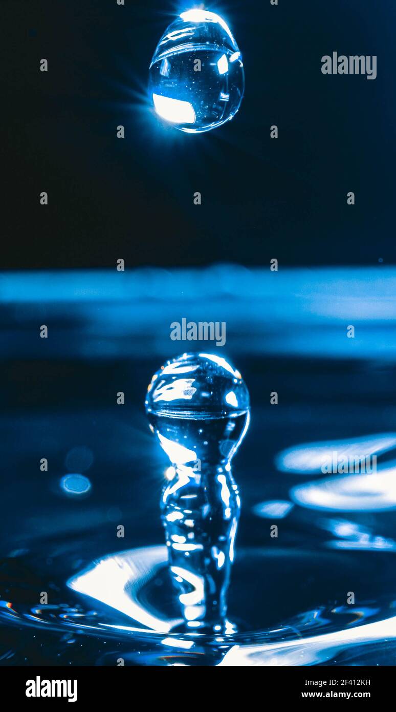 Light liquid drop circle hi-res stock photography and images - Alamy