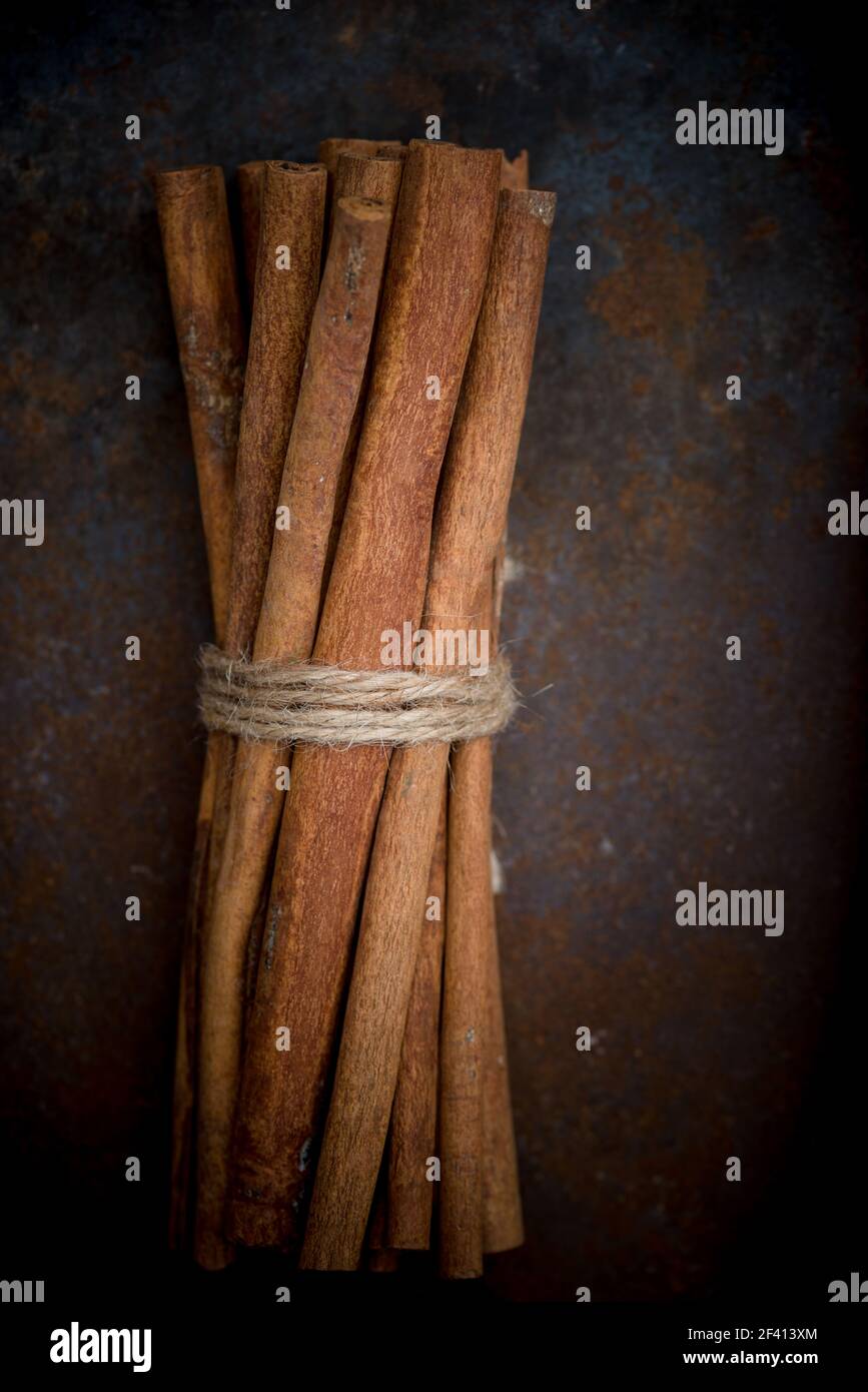 Bunch of cinnamon hi-res stock photography and images - Alamy