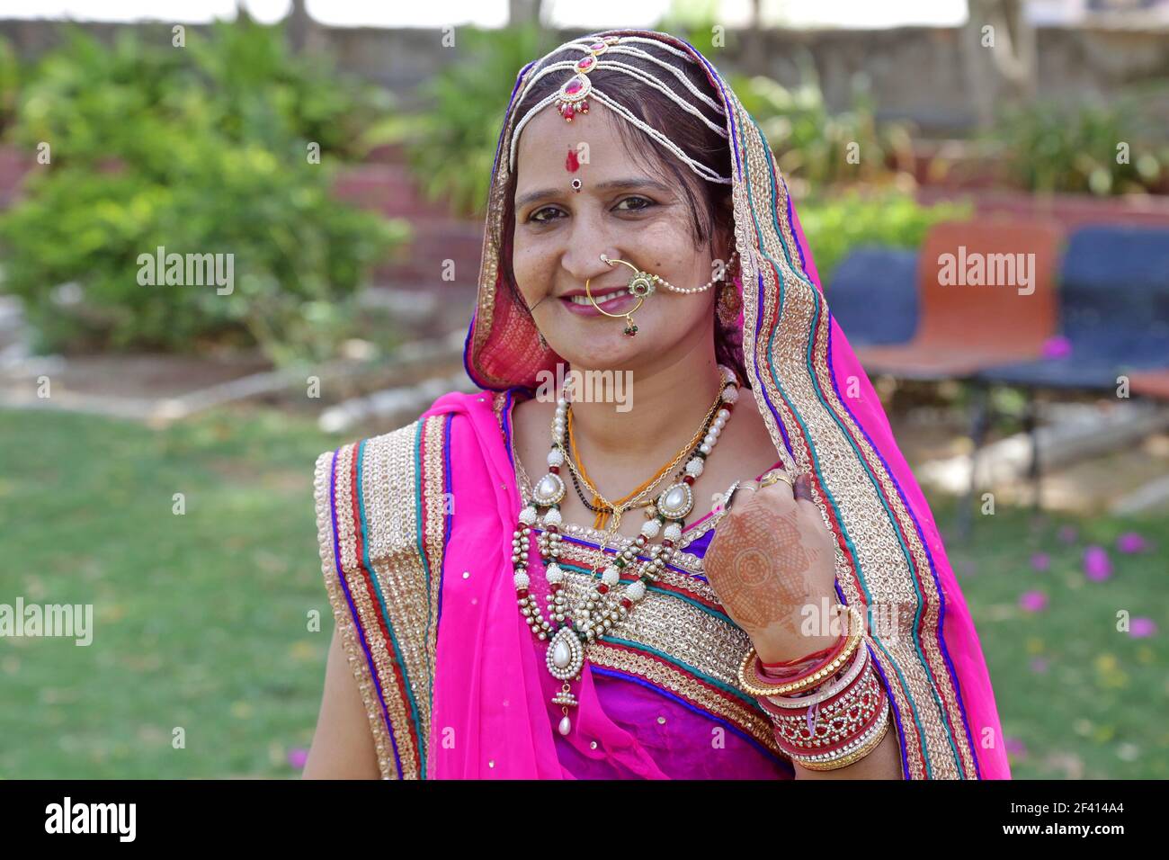 Rajasthani women traditional attire hi-res stock photography and images ...