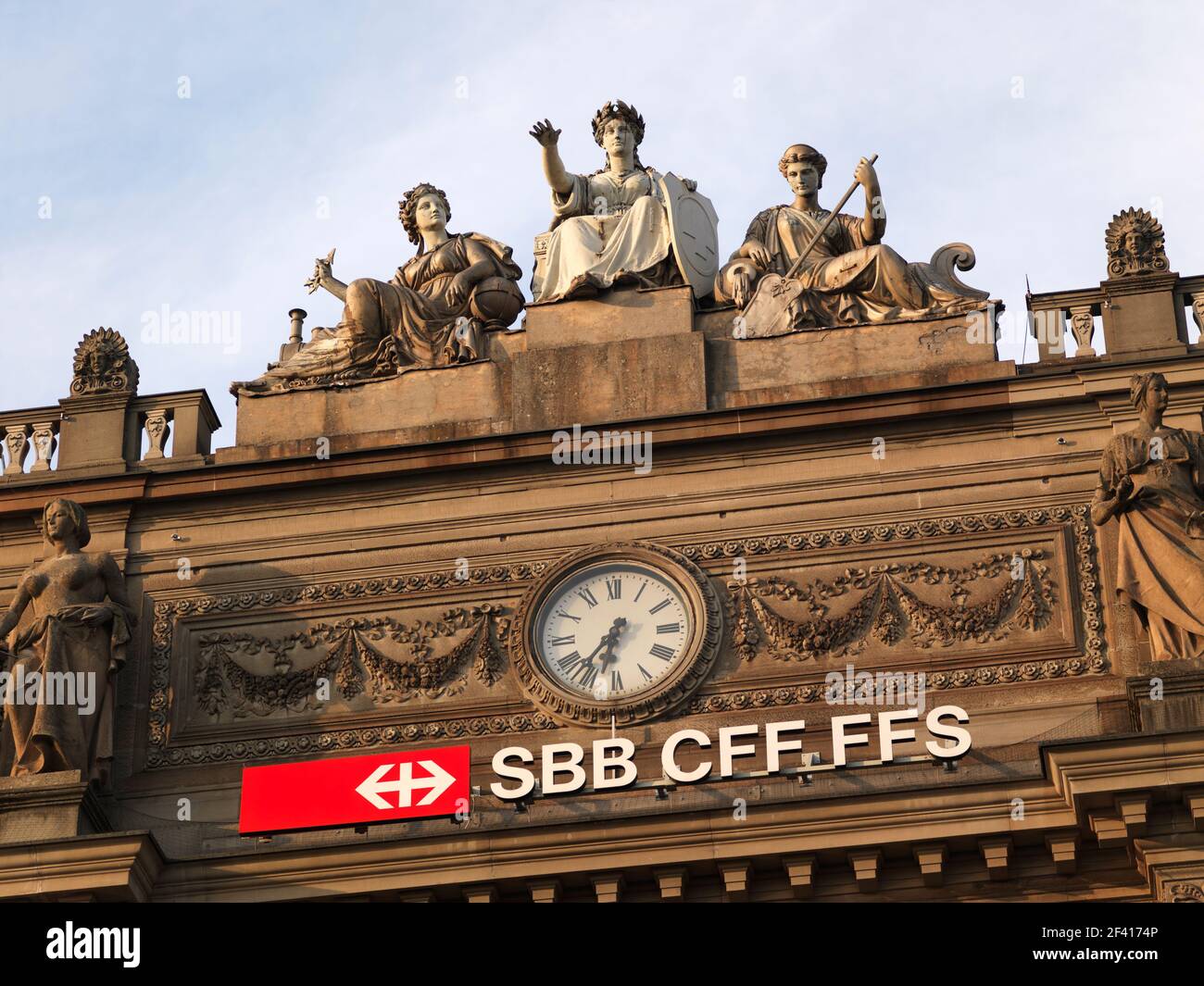 facade of Hauptbahnhof, Zurich's main railway station Stock Photo - Alamy