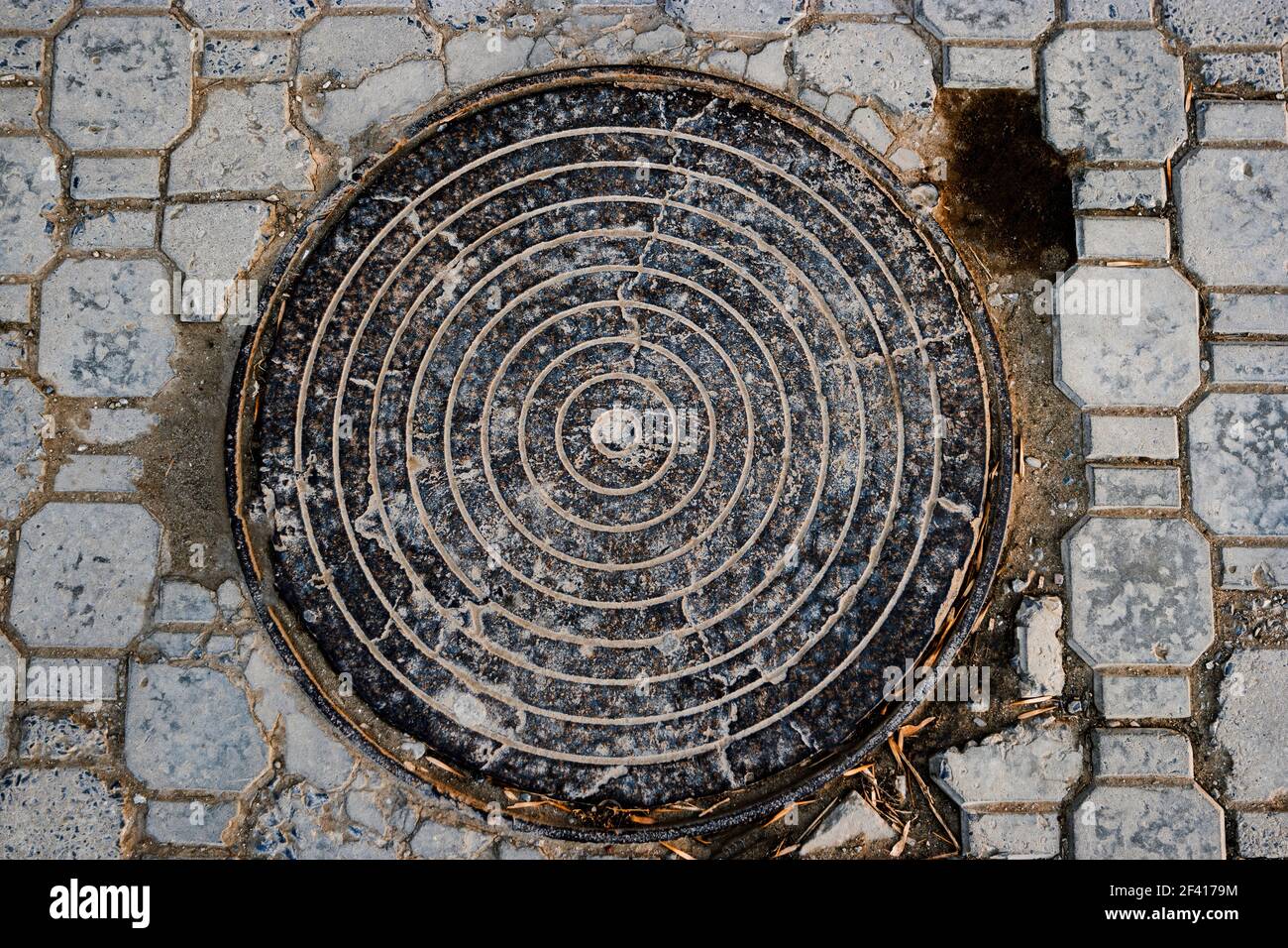 Manhole In Pavement Above View. Manhole In Pavement Stock Photo - Alamy
