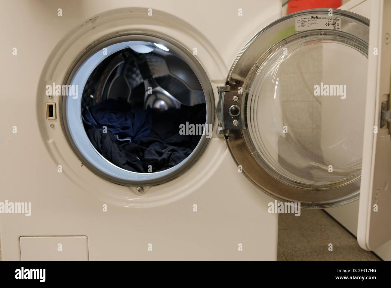 View inside clothes dryer hi-res stock photography and images - Alamy