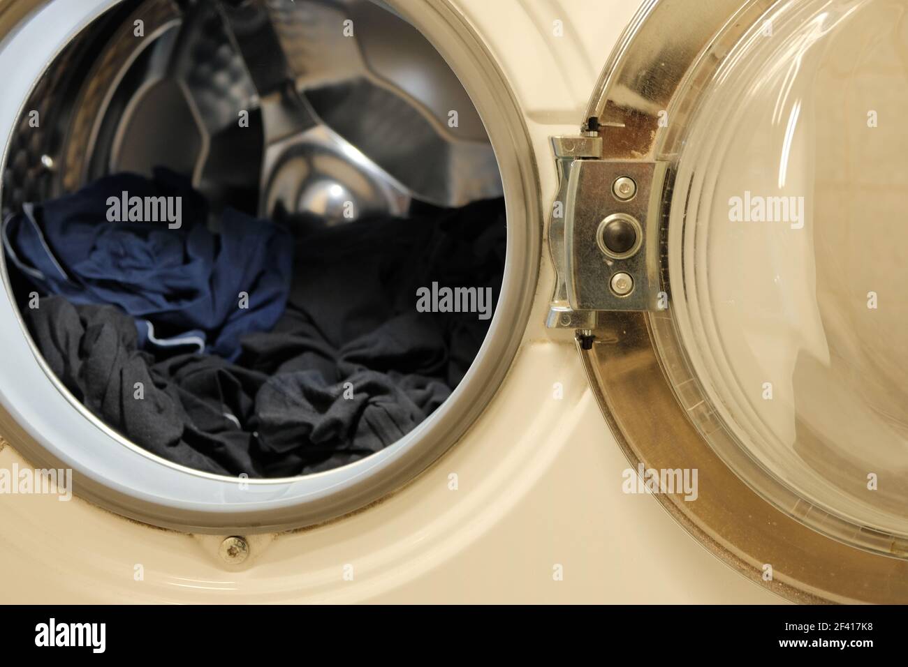 Open washing machine with dirty clothes inside drum Stock Photo - Alamy