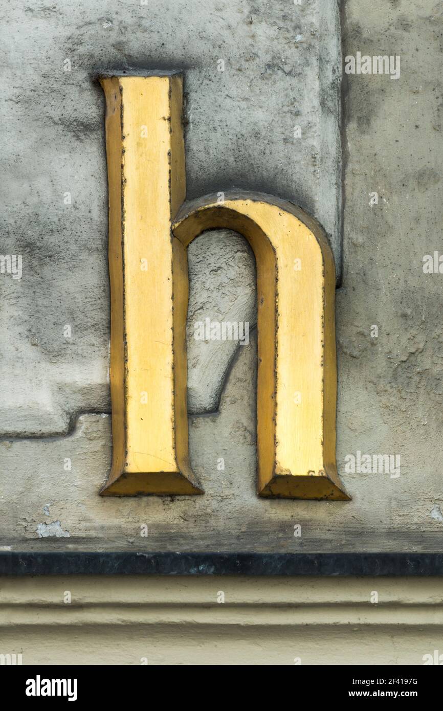Letter h on wall hi-res stock photography and images - Alamy