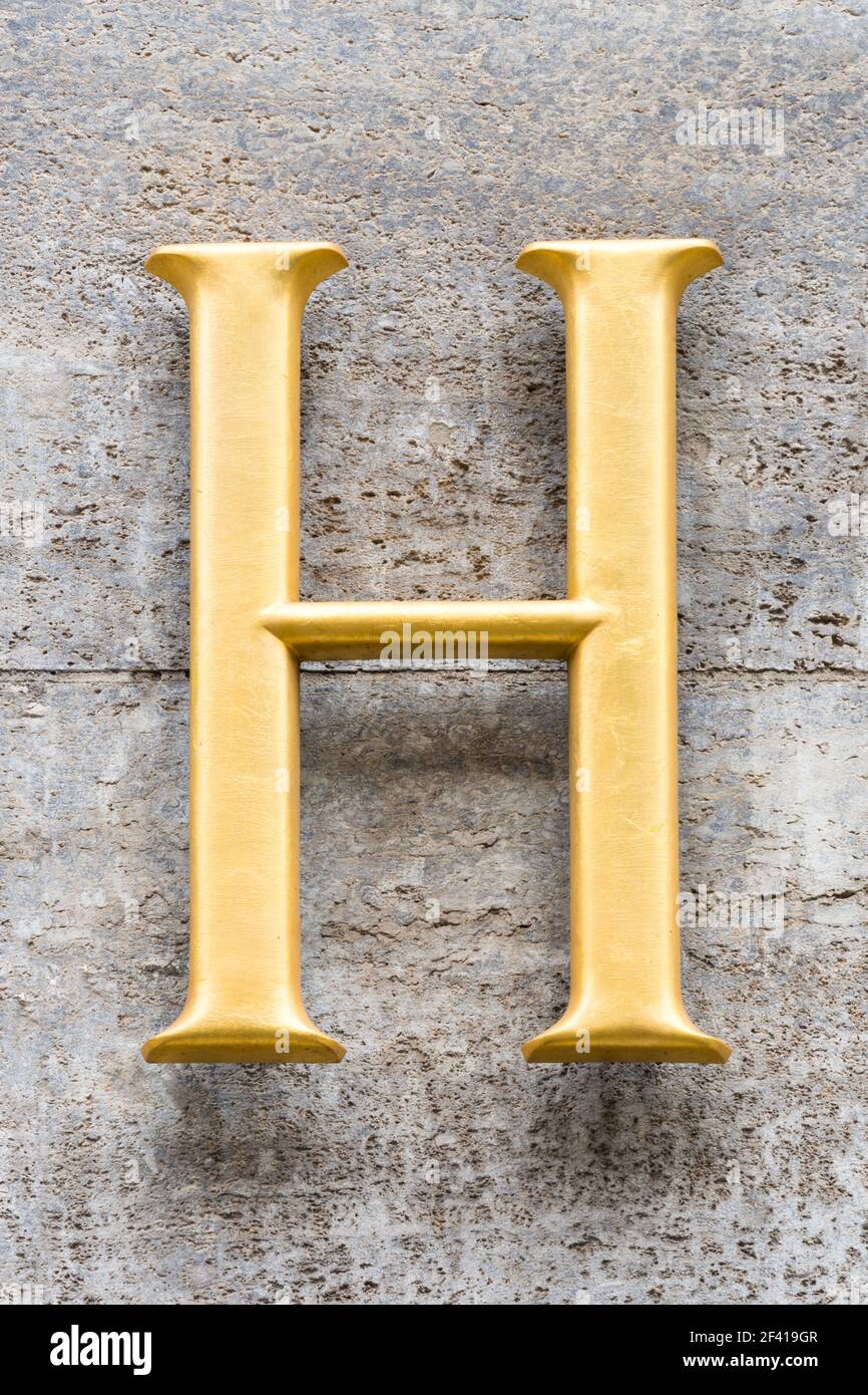 Golden letter H with clear serifs Stock Photo - Alamy