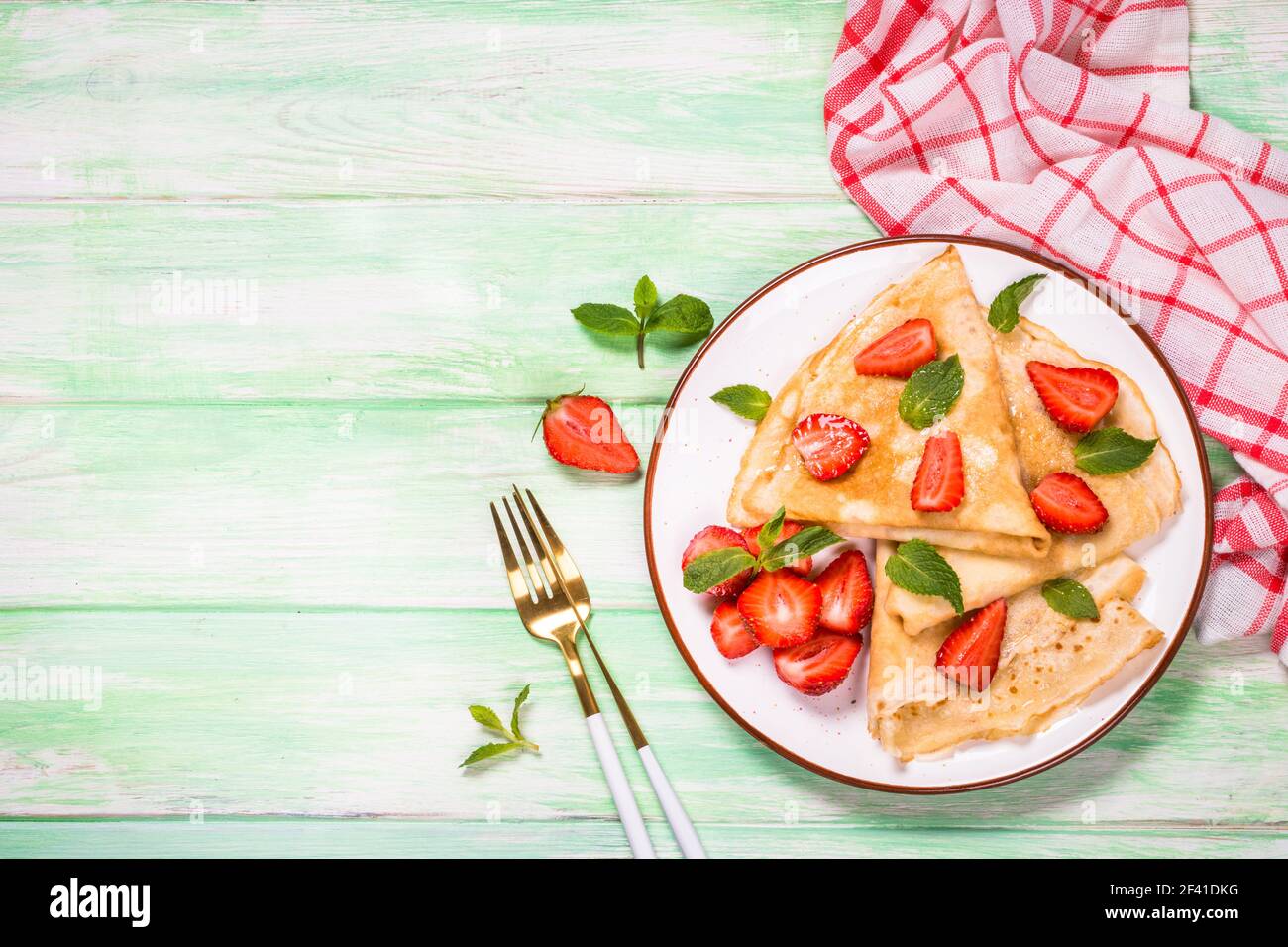 French crepes berries top hi-res stock photography and images - Alamy