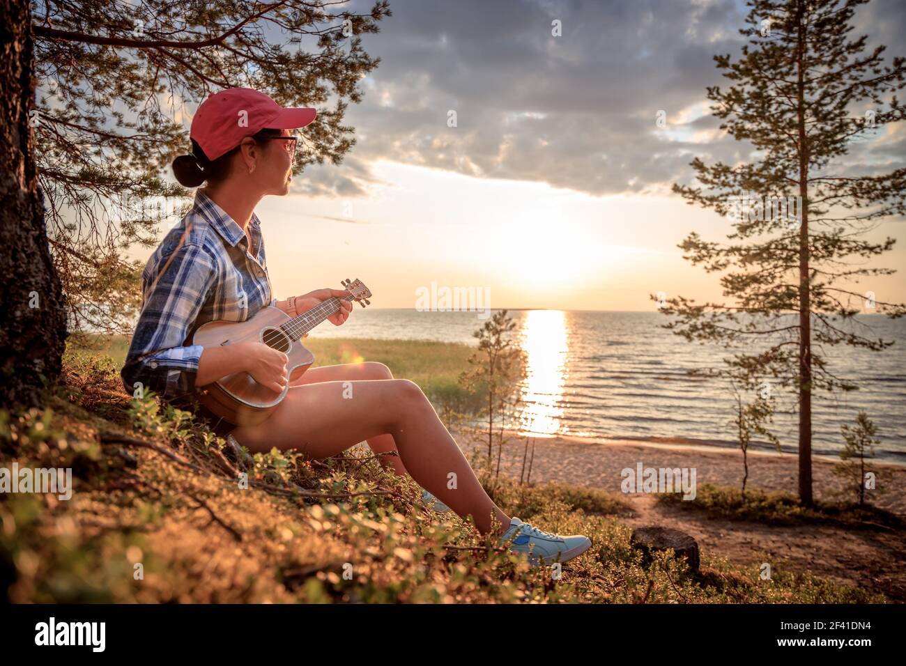 Female ukulele hi-res stock photography and images - Alamy