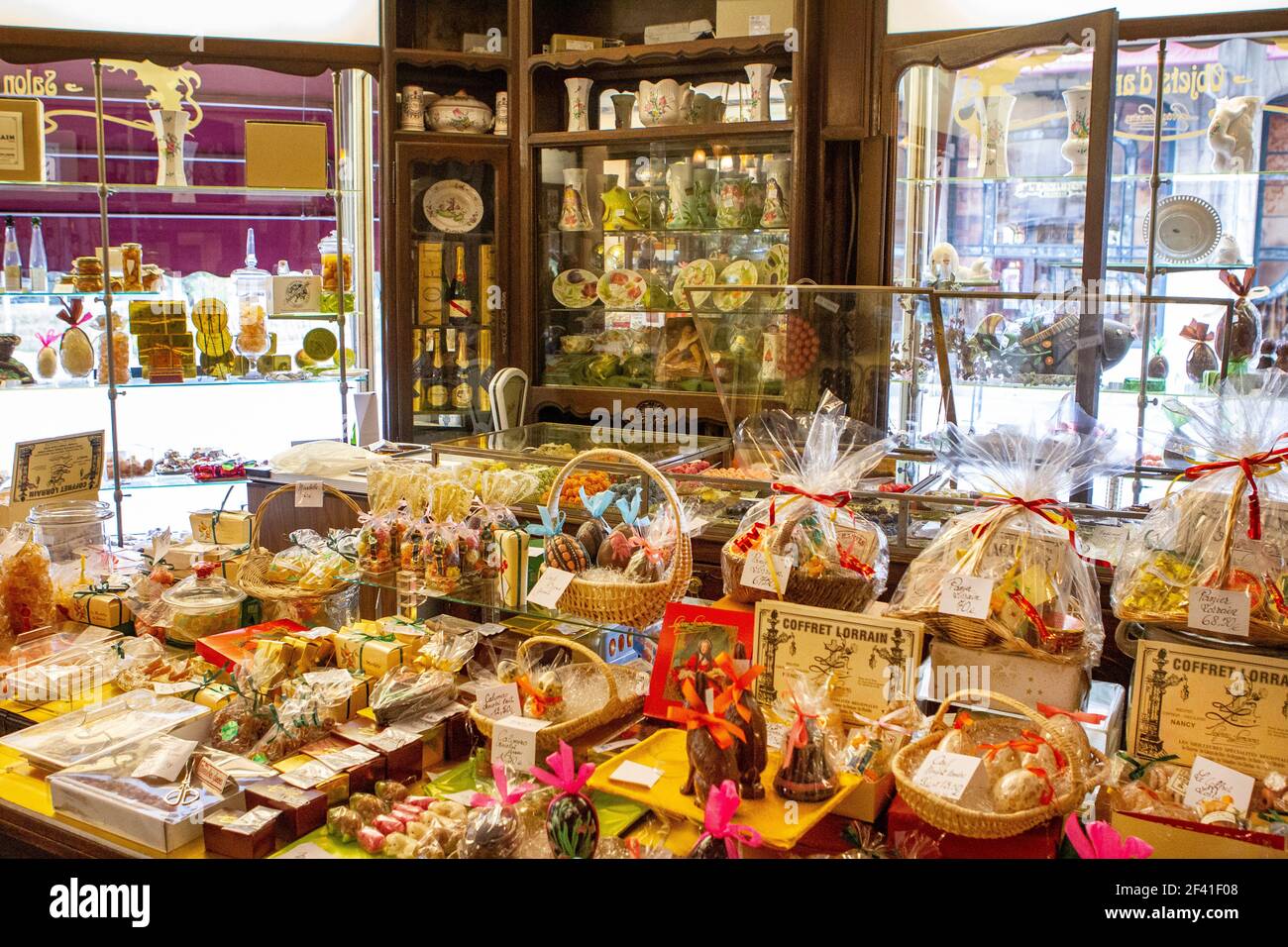 Traditional sweet shop interior hi-res stock photography and images - Alamy