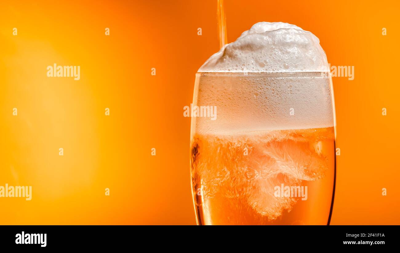 Beer foam texture hi-res stock photography and images - Alamy