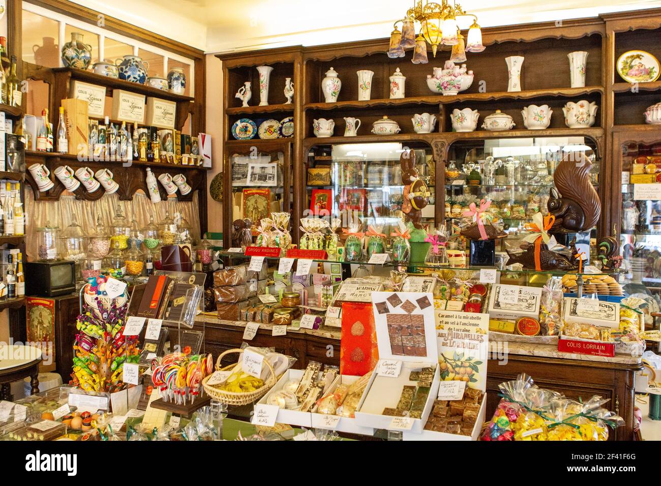 Old sweet shop hi-res stock photography and images - Alamy
