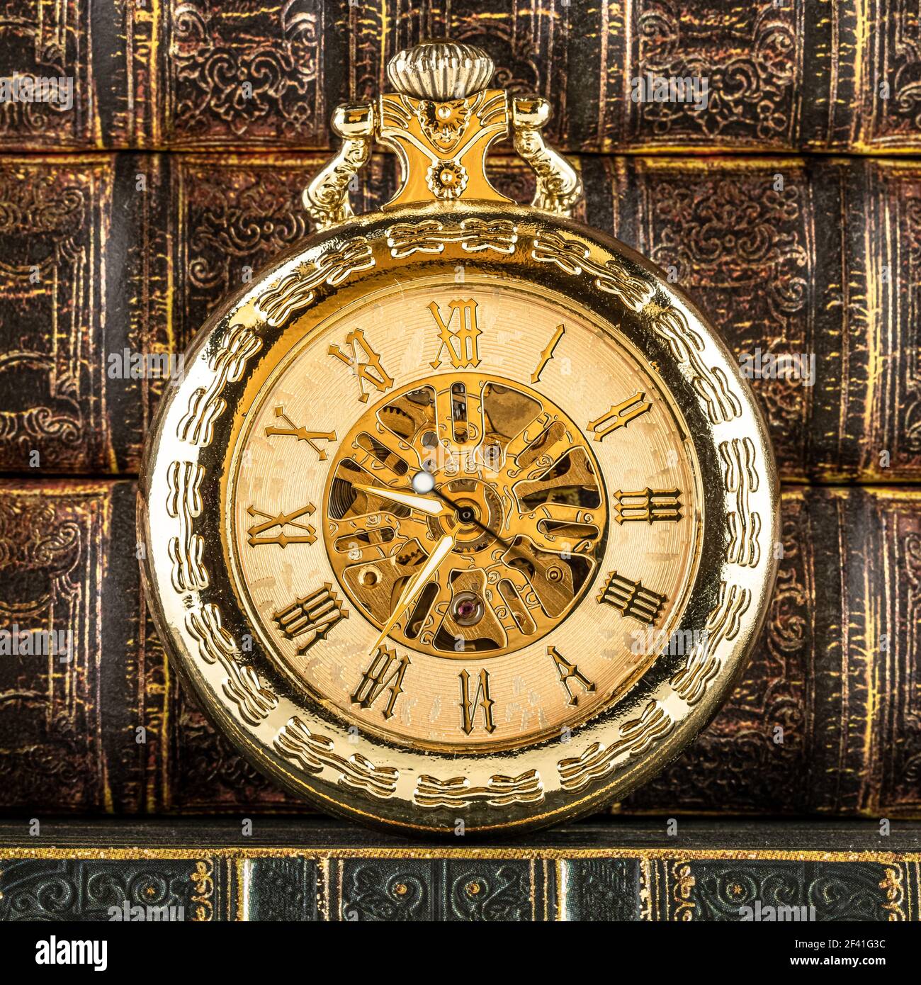 Antique clock dial close-up. Vintage pocket watch Stock Photo - Alamy