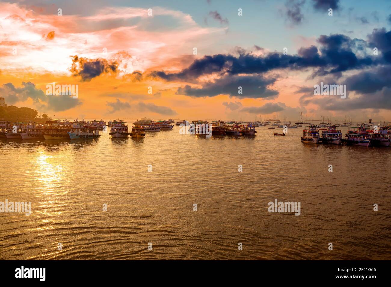 Mumbai waterfront hi-res stock photography and images - Alamy