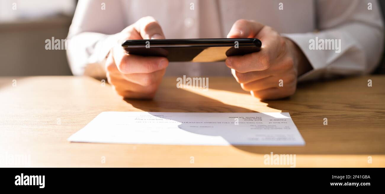 Online mobile check in hi-res stock photography and images - Alamy
