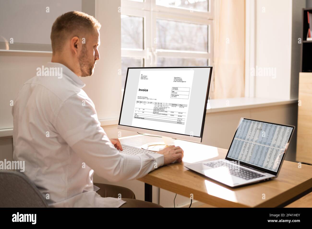 Laptop computer document hi-res stock photography and images - Alamy