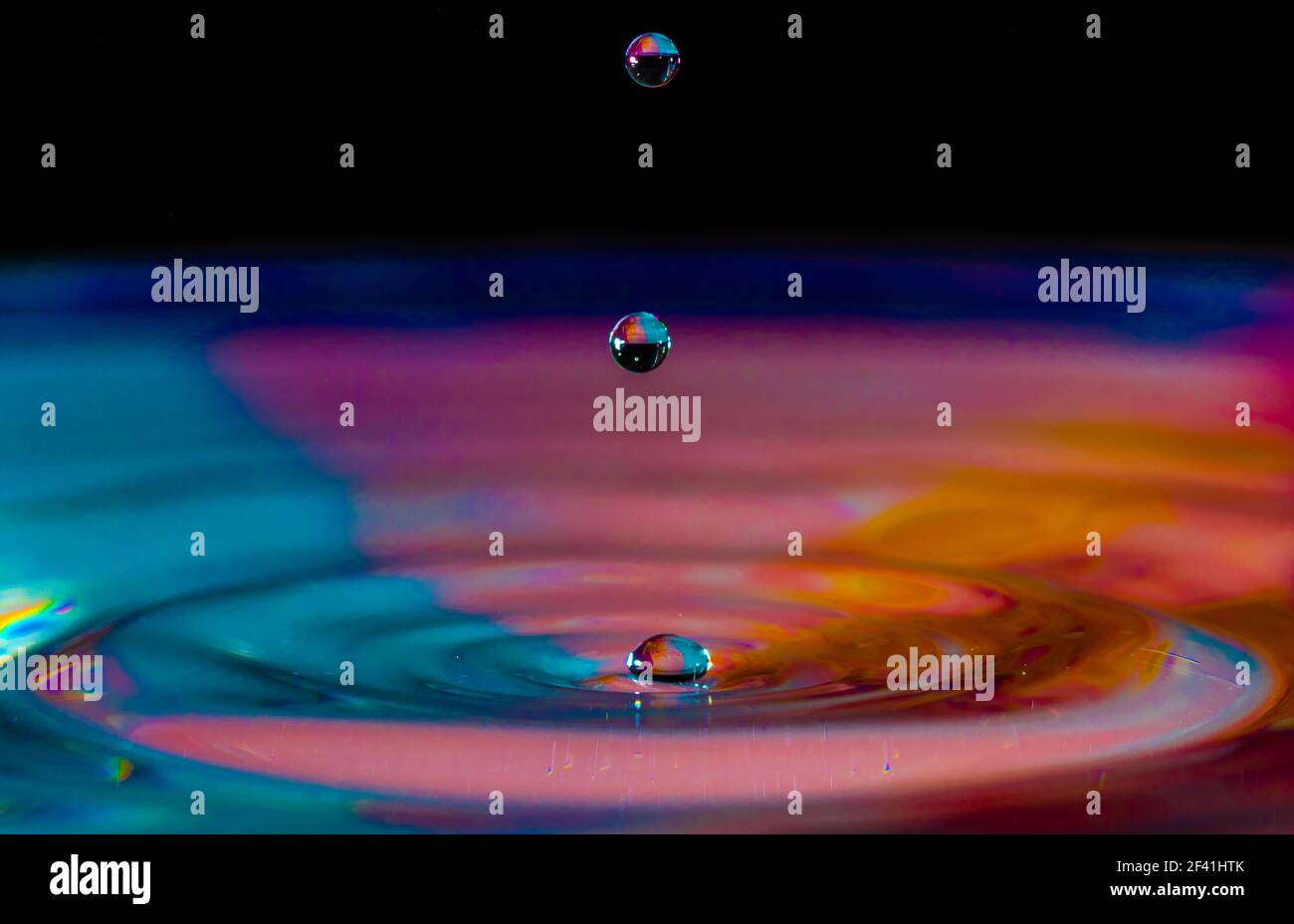 Water ripples reflection blue white circle hi-res stock photography and ...