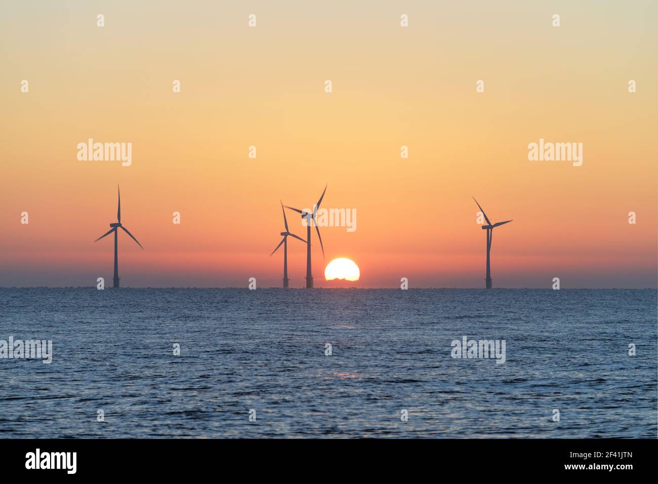 Scroby sands offshore wind farm hi-res stock photography and images - Alamy