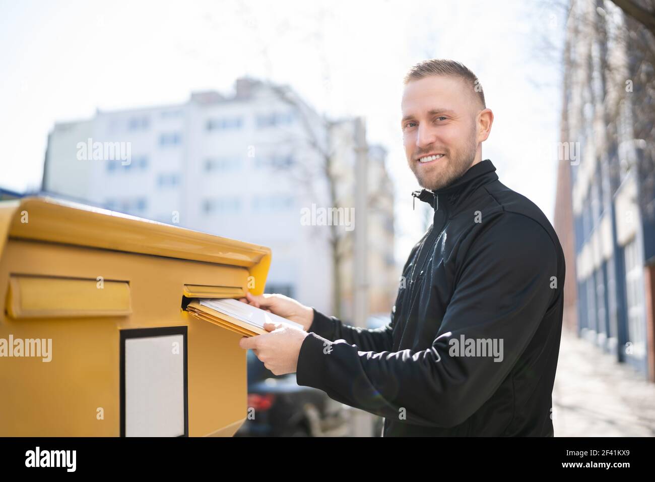 Smiling send hi-res stock photography and images - Alamy