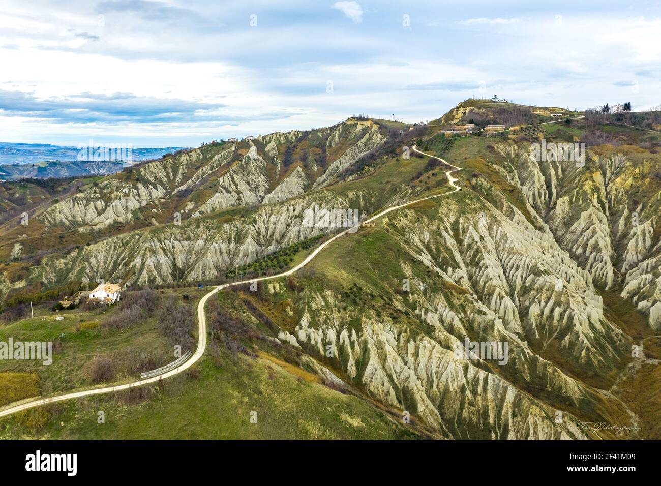 Drone reveal shot hi-res stock photography and images - Alamy Drone reveal shot hi-res stock photography and images - Alamy