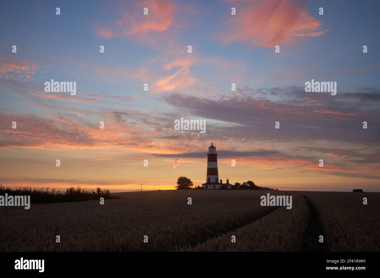 Dramatic sunset colour in the sky on the Norfolk coast at Happisburgh ...