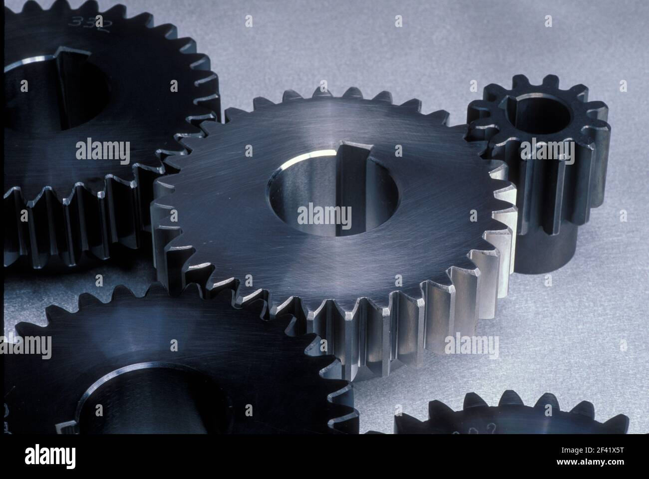 Intermeshed gears hi-res stock photography and images - Alamy