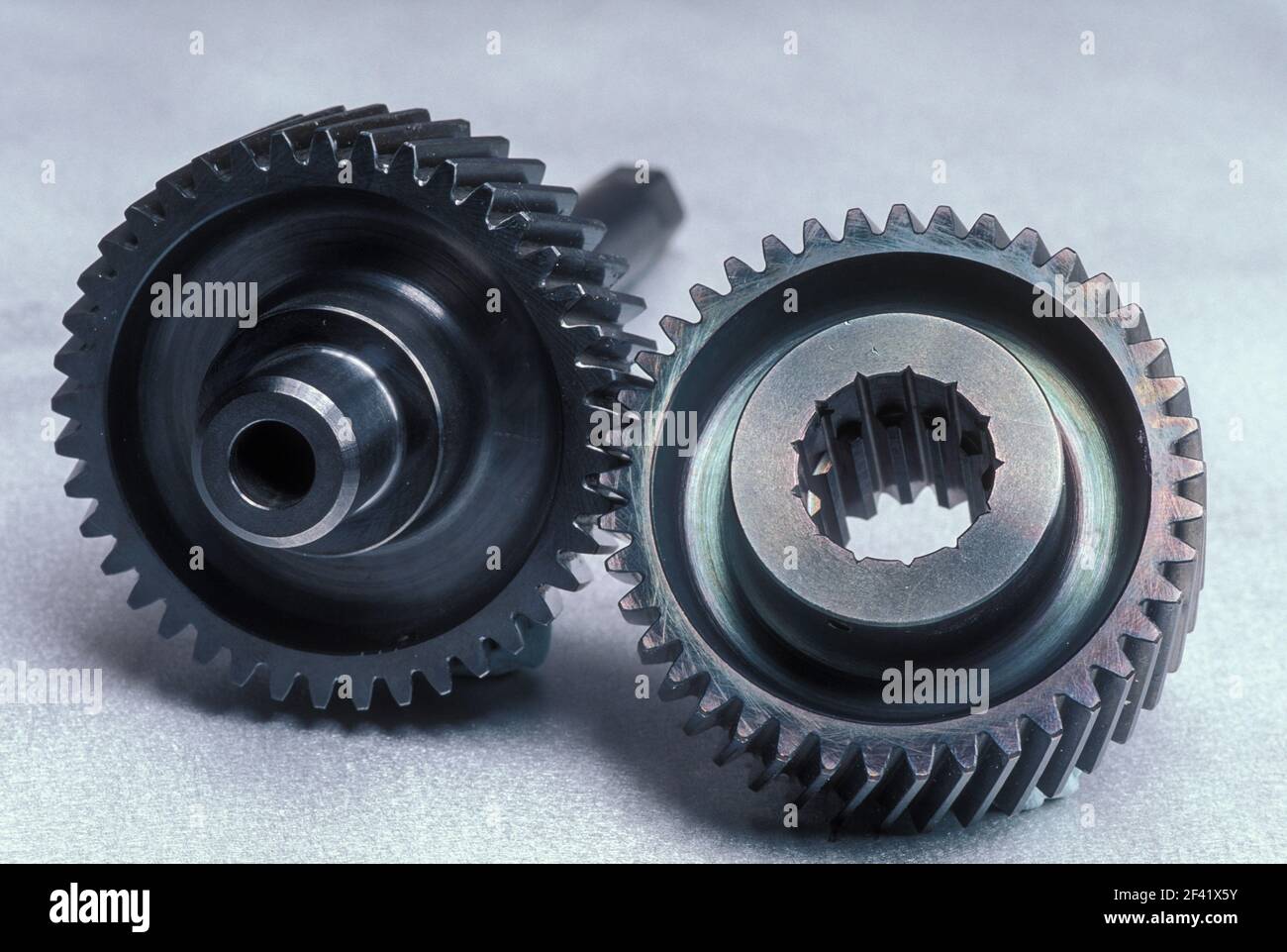 Intermeshed gears hi-res stock photography and images - Alamy