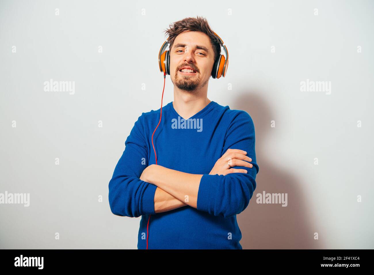 Headphones profile art hi-res stock photography and images - Alamy