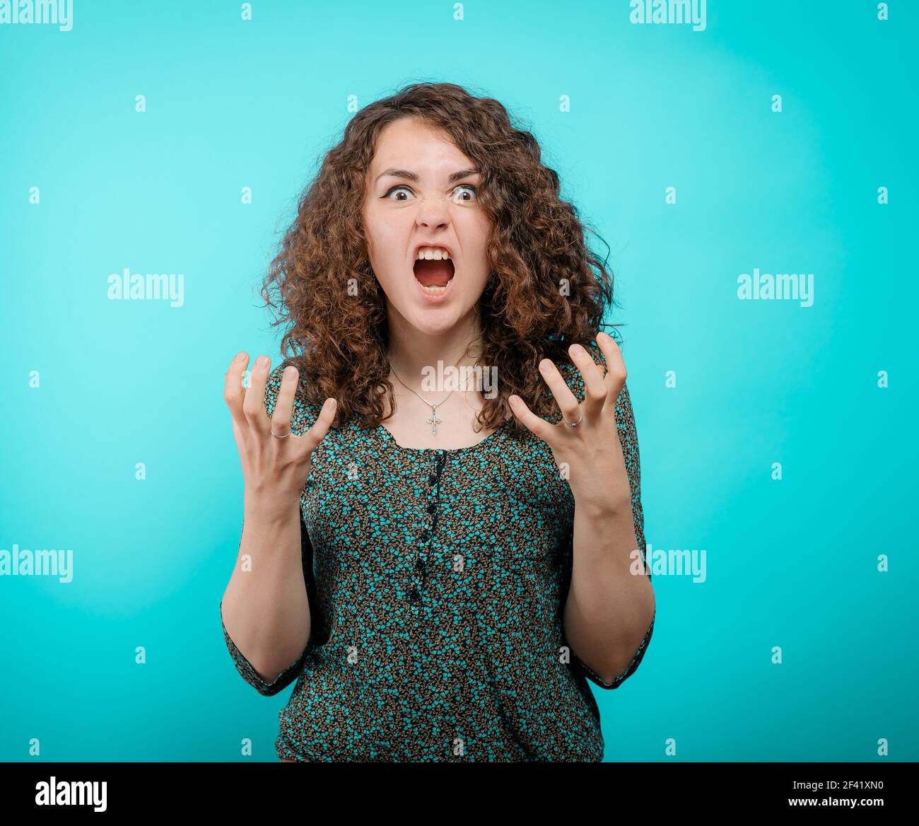 Women screaming angry hi-res stock photography and images - Alamy