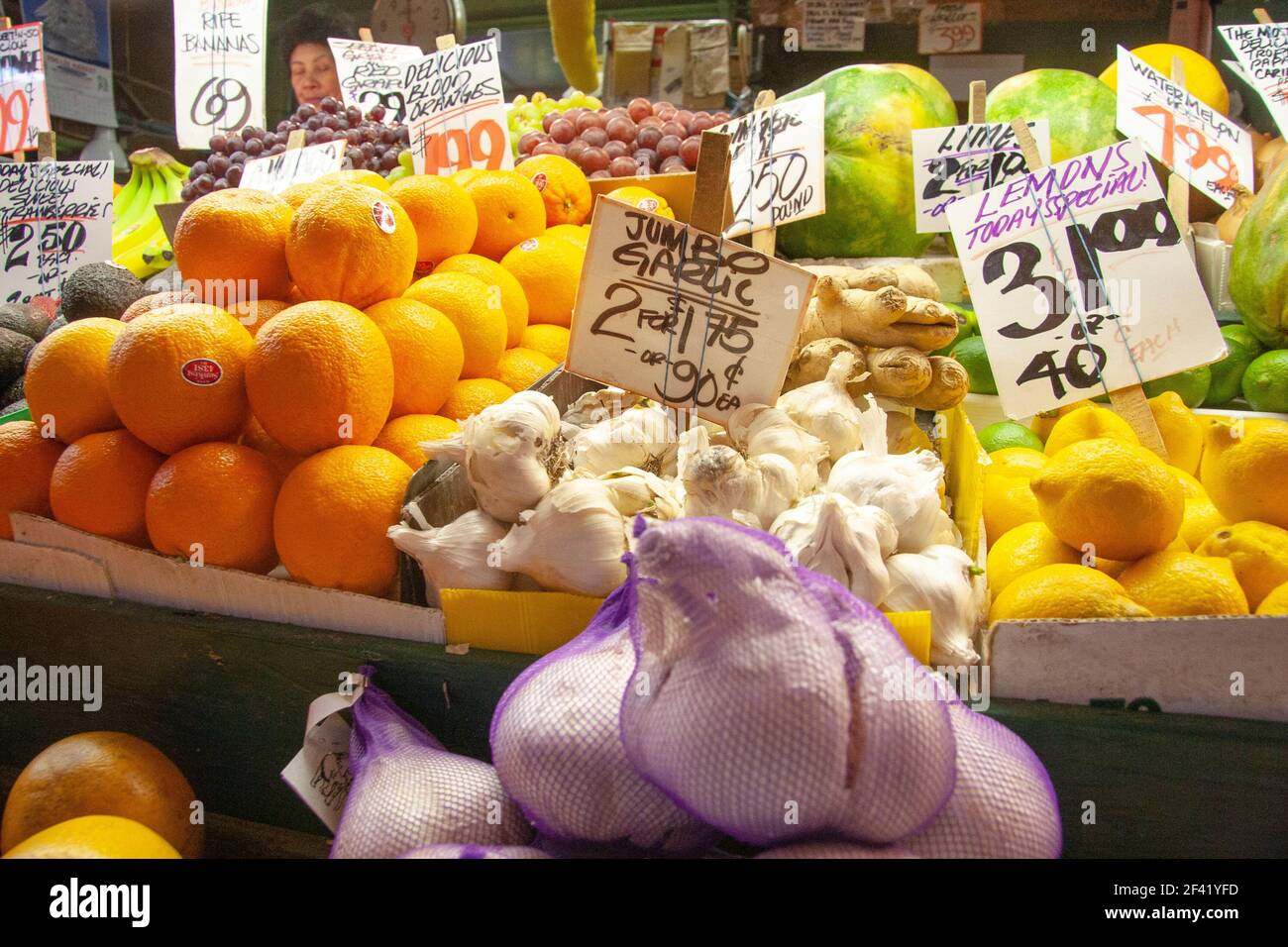 Farmers' market in Seattle, USA Stock Photo - Alamy