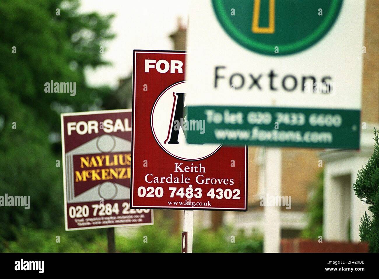 Housing Sales Estate agents signs Stock Photo - Alamy